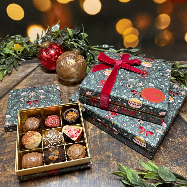 16 choc Christmas tree green and red velvet box - Oban Chocolate Company